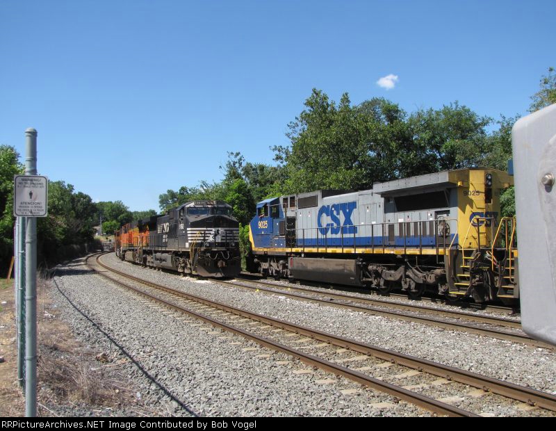 CSX 9025 and NS 9782